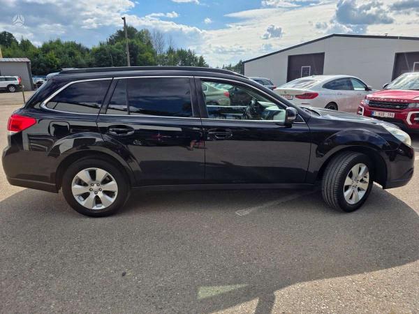 Black Subaru Outback 2010 in Utena, with an engine capacity of 2.46 L and mileage of 201 thousand km for 7950 €, photo 2 on AUTOMOTO.COM.LV