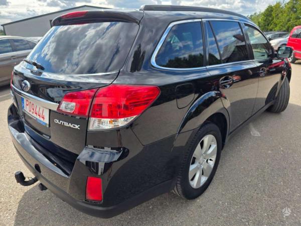 Black Subaru Outback 2010 in Utena, with an engine capacity of 2.46 L and mileage of 201 thousand km for 7950 €, photo 3 on AUTOMOTO.COM.LV