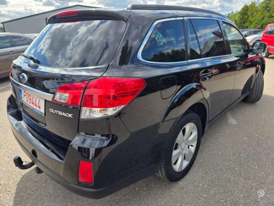 Black Subaru Outback 2010 in Utena, with an engine capacity of 2.46 L and mileage of 201 thousand km for 7950 €, photo 4 on AUTOMOTO.COM.LV
