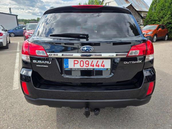 Black Subaru Outback 2010 in Utena, with an engine capacity of 2.46 L and mileage of 201 thousand km for 7950 €, photo 4 on AUTOMOTO.COM.LV