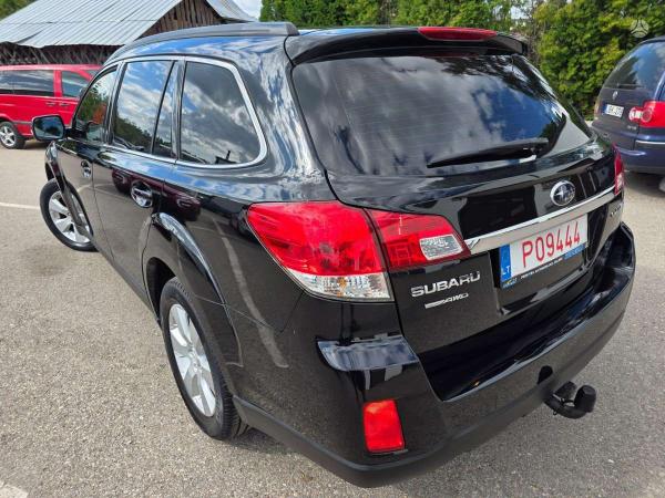 Black Subaru Outback 2010 in Utena, with an engine capacity of 2.46 L and mileage of 201 thousand km for 7950 €, photo 5 on AUTOMOTO.COM.LV