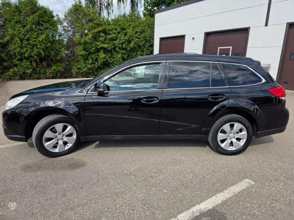 Black Subaru Outback 2010 in Utena, with an engine capacity of 2.46 L and mileage of 201 thousand km for 7950 €, photo 6 on AUTOMOTO.COM.LV