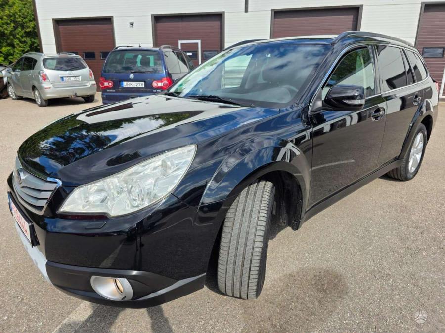 Black Subaru Outback 2010 in Utena, with an engine capacity of 2.46 L and mileage of 201 thousand km for 7950 €, photo 8 on AUTOMOTO.COM.LV