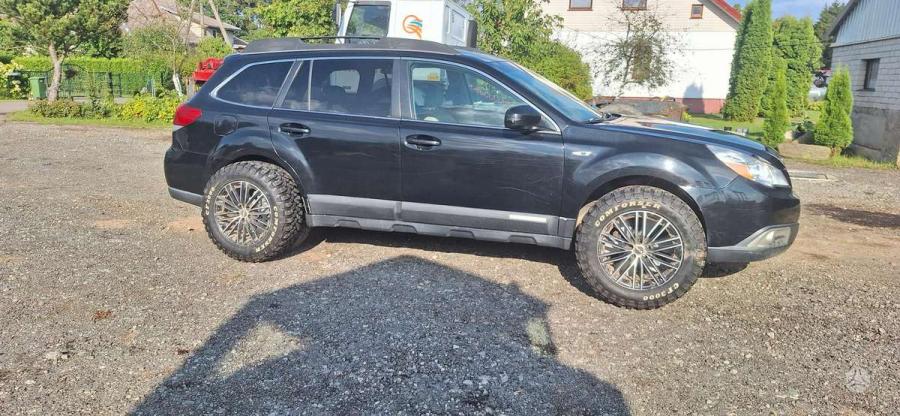 Black Subaru Outback 2010 in Kaunas, with an engine capacity of 2.46 L and mileage of 150 thousand km for 2700 €, photo 6 on AUTOMOTO.COM.LV