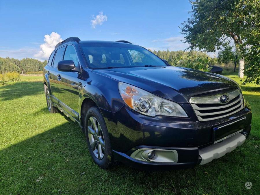 Black Subaru Outback 2010 in Utena, with an engine capacity of 3.63 L and mileage of 241 thousand km for 4800 €, photo 1 on AUTOMOTO.COM.LV