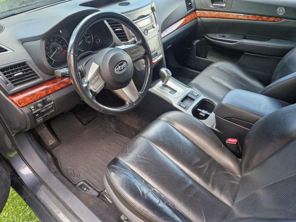 Black Subaru Outback 2010 in Utena, with an engine capacity of 3.63 L and mileage of 241 thousand km for 4800 €, photo 6 on AUTOMOTO.COM.LV