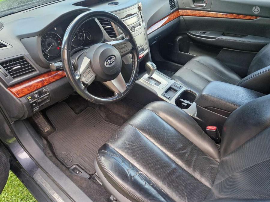 Black Subaru Outback 2010 in Utena, with an engine capacity of 3.63 L and mileage of 241 thousand km for 4800 €, photo 6 on AUTOMOTO.COM.LV