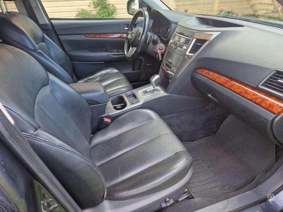Black Subaru Outback 2010 in Utena, with an engine capacity of 3.63 L and mileage of 241 thousand km for 4800 €, photo 7 on AUTOMOTO.COM.LV