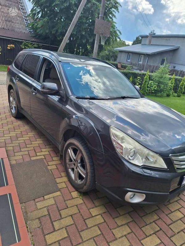 Subaru Outback 2010 Viļņa vietnē Melns Subaru Outback 2010 Viļņa, ar dzinēja tilpumu 2.46 L un nobraukumu 160 tūkst. km par 5200 €, foto 4 vietnē AUTOMOTO.COM.LV