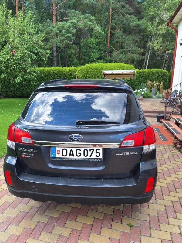 Subaru Outback 2010 Viļņa vietnē Melns Subaru Outback 2010 Viļņa, ar dzinēja tilpumu 2.46 L un nobraukumu 160 tūkst. km par 5200 €, foto 5 vietnē AUTOMOTO.COM.LV