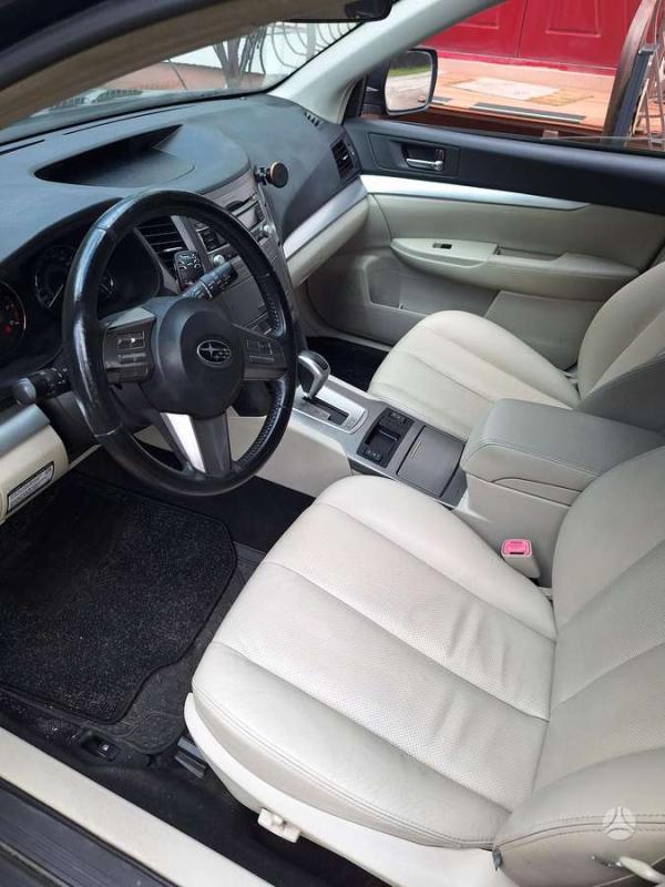 Subaru Outback 2010 Viļņa vietnē Melns Subaru Outback 2010 Viļņa, ar dzinēja tilpumu 2.46 L un nobraukumu 160 tūkst. km par 5200 €, foto 8 vietnē AUTOMOTO.COM.LV