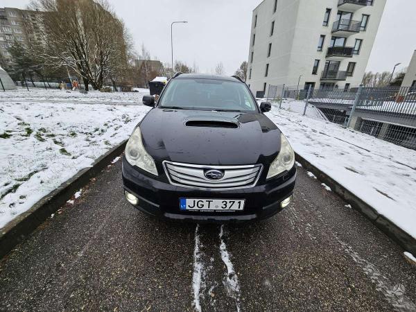 Black Subaru Outback 2011 in Vilnius, with an engine capacity of 2.00 L and mileage of 280 thousand km for 2650 €, photo 2 on AUTOMOTO.COM.LV