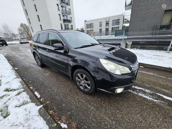 Black Subaru Outback 2011 in Vilnius, with an engine capacity of 2.00 L and mileage of 280 thousand km for 2650 €, photo 3 on AUTOMOTO.COM.LV