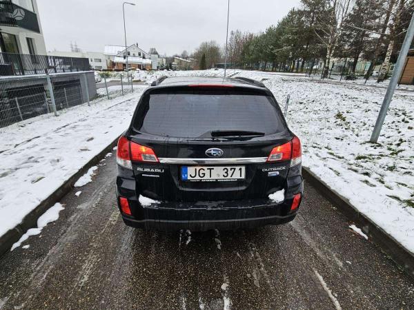 Black Subaru Outback 2011 in Vilnius, with an engine capacity of 2.00 L and mileage of 280 thousand km for 2650 €, photo 5 on AUTOMOTO.COM.LV