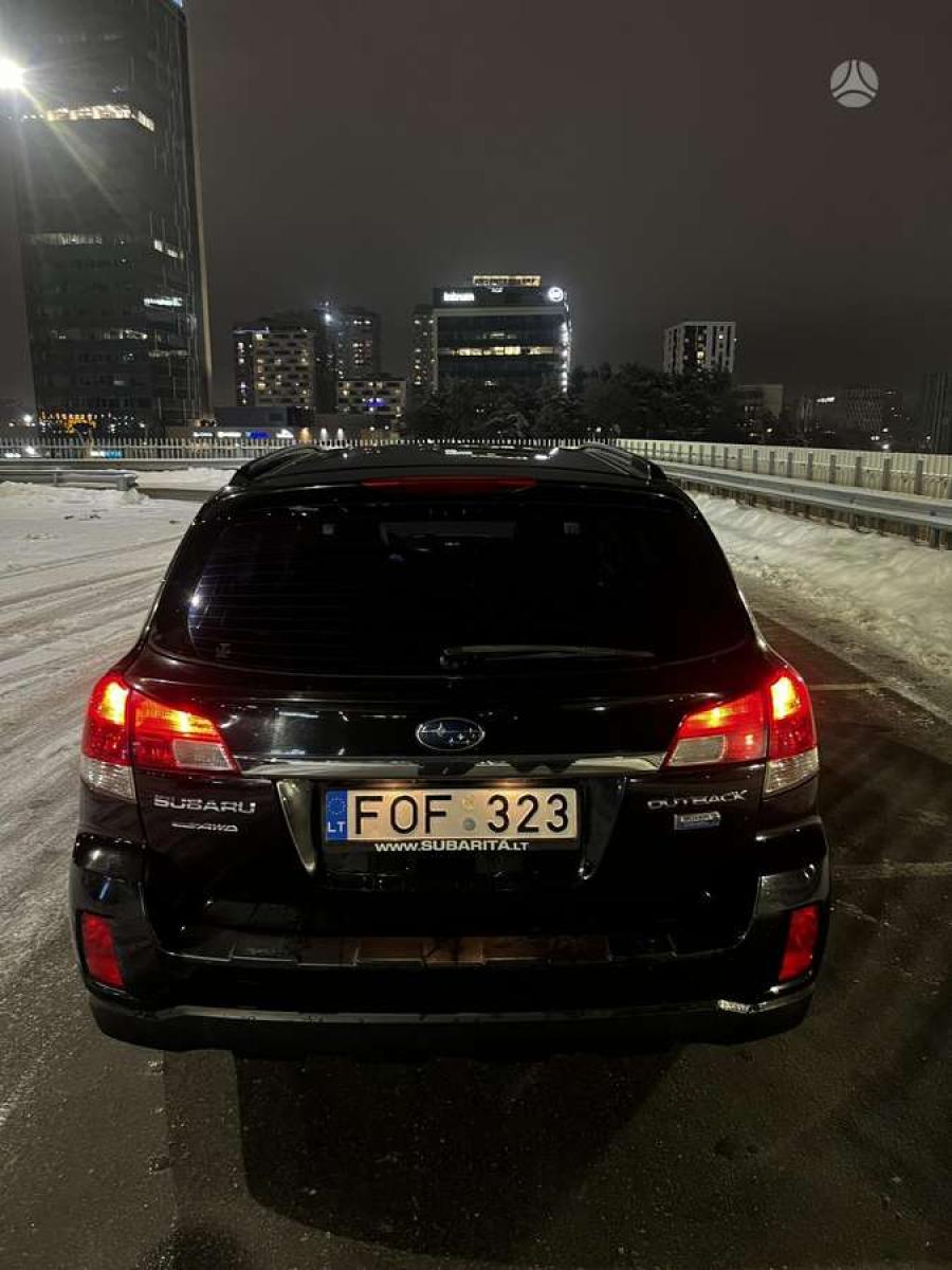 Black Subaru Outback 2011 in Vilnius, with an engine capacity of 2.00 L and mileage of 346 thousand km for 2250 €, photo 5 on AUTOMOTO.COM.LV