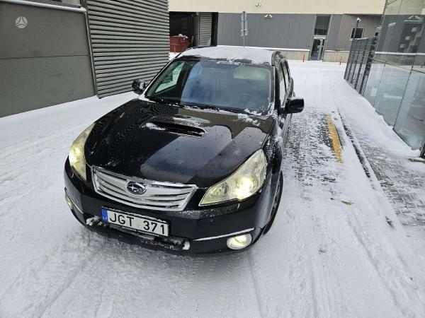 Black Subaru Outback 2011 in Vilnius, with an engine capacity of 2.00 L and mileage of 280 thousand km for 2650 €, photo 2 on AUTOMOTO.COM.LV