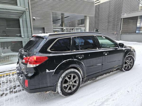 Black Subaru Outback 2011 in Vilnius, with an engine capacity of 2.00 L and mileage of 280 thousand km for 2650 €, photo 3 on AUTOMOTO.COM.LV