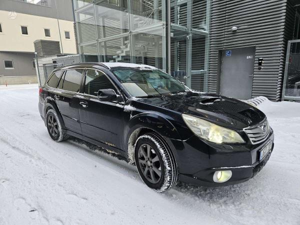 Black Subaru Outback 2011 in Vilnius, with an engine capacity of 2.00 L and mileage of 280 thousand km for 2650 €, photo 4 on AUTOMOTO.COM.LV
