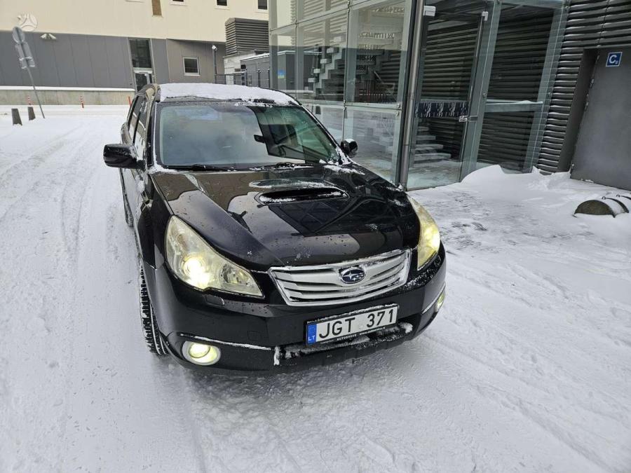 Black Subaru Outback 2011 in Vilnius, with an engine capacity of 2.00 L and mileage of 280 thousand km for 2650 €, photo 5 on AUTOMOTO.COM.LV