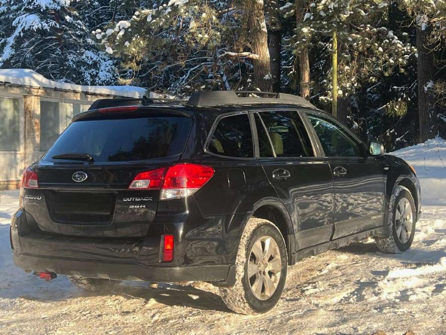 Melns Subaru Outback 2011 Viļņa, ar dzinēja tilpumu 3.60 L un nobraukumu 303 tūkst. km par 5300 €, foto 2 vietnē AUTOMOTO.COM.LV