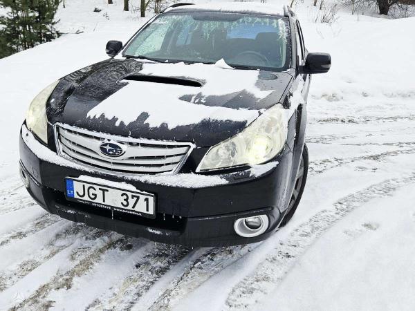 Black Subaru Outback 2011 in Vilnius, with an engine capacity of 2.00 L and mileage of 280 thousand km for 2700 €, photo 2 on AUTOMOTO.COM.LV