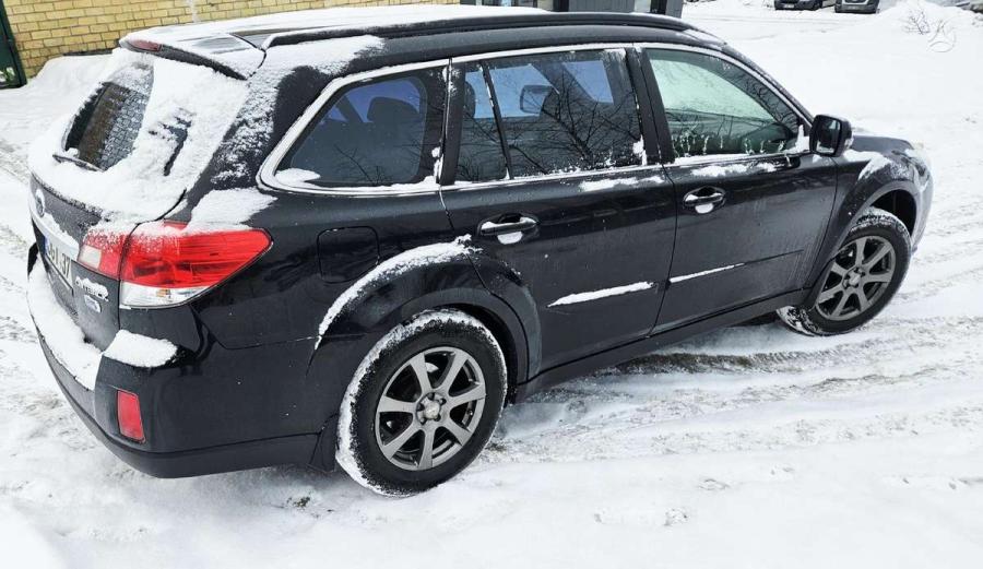 Black Subaru Outback 2011 in Vilnius, with an engine capacity of 2.00 L and mileage of 280 thousand km for 2700 €, photo 3 on AUTOMOTO.COM.LV