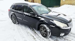 Black Subaru Outback 2011 in Vilnius, with an engine capacity of 2.00 L and mileage of 280 thousand km for 2700 €, photo 4 on AUTOMOTO.COM.LV