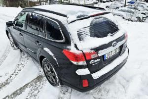 Black Subaru Outback 2011 in Vilnius, with an engine capacity of 2.00 L and mileage of 280 thousand km for 2700 €, photo 6 on AUTOMOTO.COM.LV