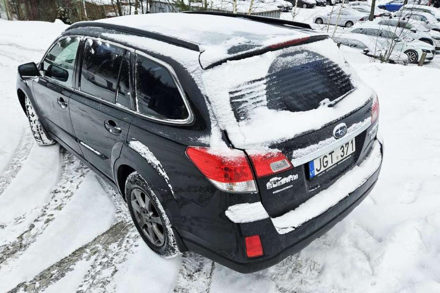 Black Subaru Outback 2011 in Vilnius, with an engine capacity of 2.00 L and mileage of 280 thousand km for 2700 €, photo 6 on AUTOMOTO.COM.LV