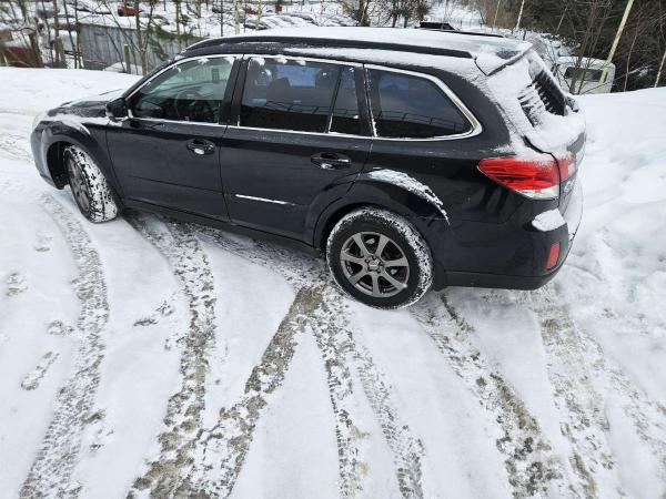 Black Subaru Outback 2011 in Vilnius, with an engine capacity of 2.00 L and mileage of 280 thousand km for 2700 €, photo 7 on AUTOMOTO.COM.LV