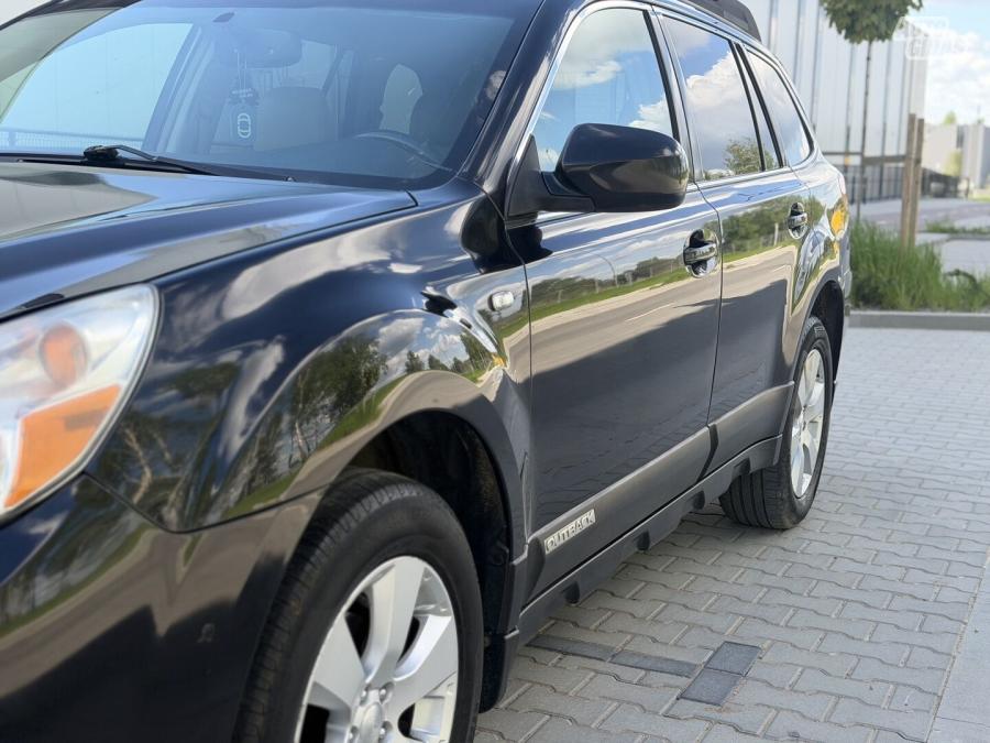 Black Subaru Outback 2011 in Vilnius, with an engine capacity of 2.50 L and mileage of 340 thousand km for 6500 €, photo 10 on AUTOMOTO.COM.LV
