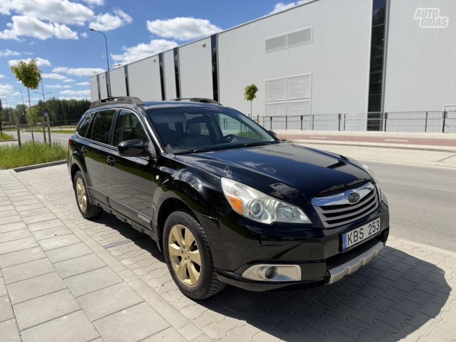 Black Subaru Outback 2011 in Vilnius, with an engine capacity of 2.50 L and mileage of 318 thousand km for 5250 €, photo 1 on AUTOMOTO.COM.LV