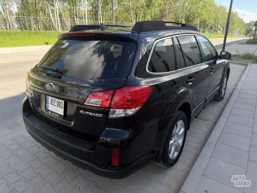 Black Subaru Outback 2011 in Vilnius, with an engine capacity of 2.50 L and mileage of 300 thousand km for 5150 €, photo 1 on AUTOMOTO.COM.LV