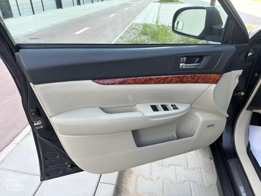 Black Subaru Outback 2011 in Vilnius, with an engine capacity of 2.50 L and mileage of 300 thousand km for 5150 €, photo 21 on AUTOMOTO.COM.LV