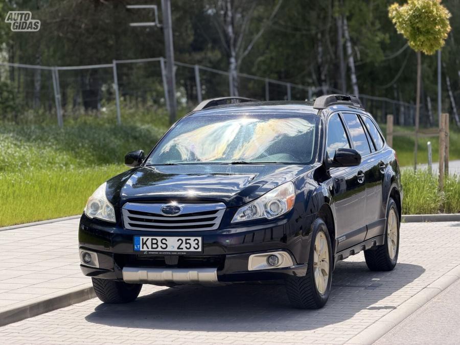 Black Subaru Outback 2011 in Vilnius, with an engine capacity of 2.50 L and mileage of 319 thousand km for 4550 €, photo 3 on AUTOMOTO.COM.LV