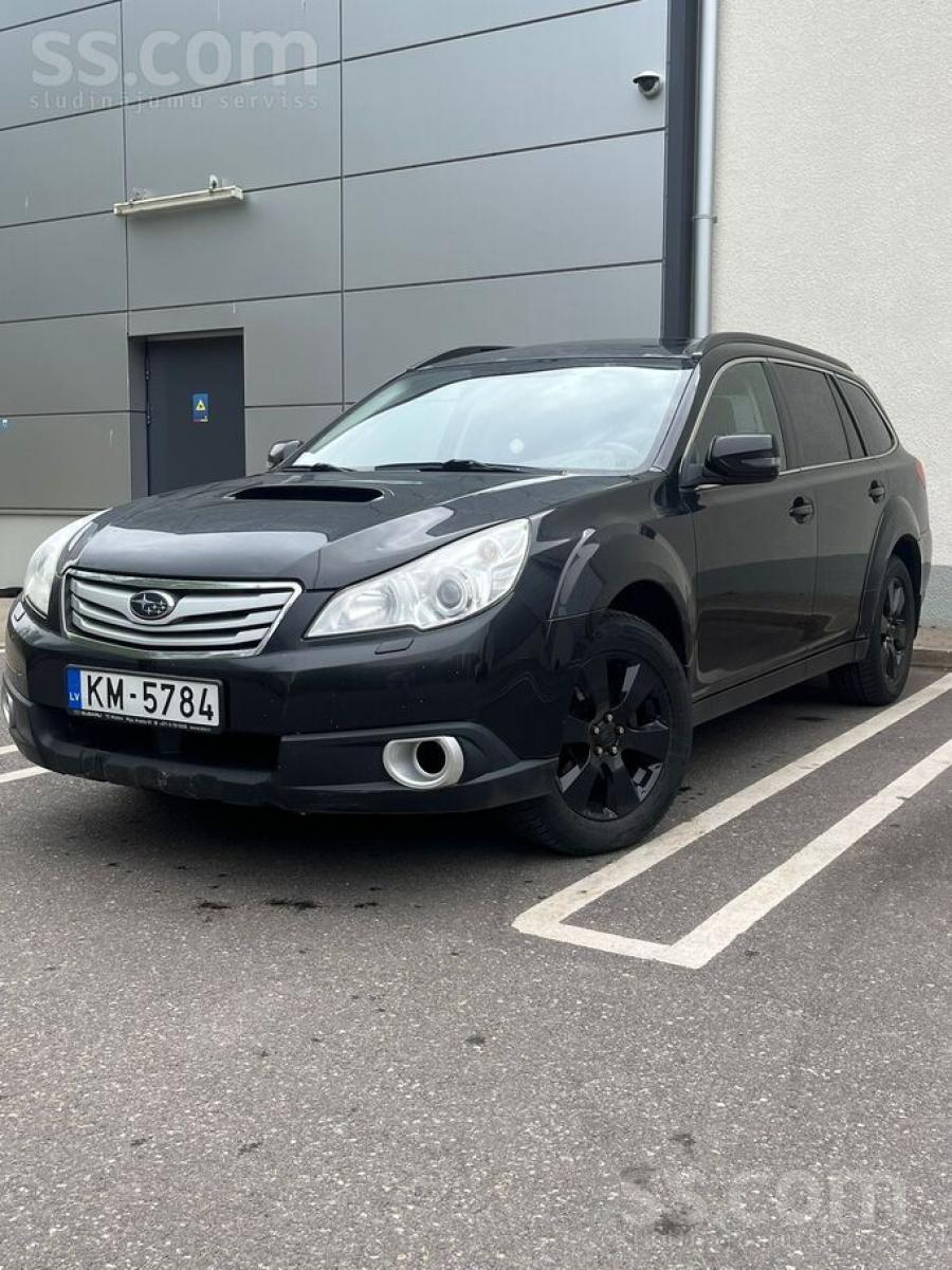 Black Subaru Outback 2011 in Riga, with an engine capacity of 2.00 L and mileage of 296 thousand km for 3100 €, photo 5 on AUTOMOTO.COM.LV
