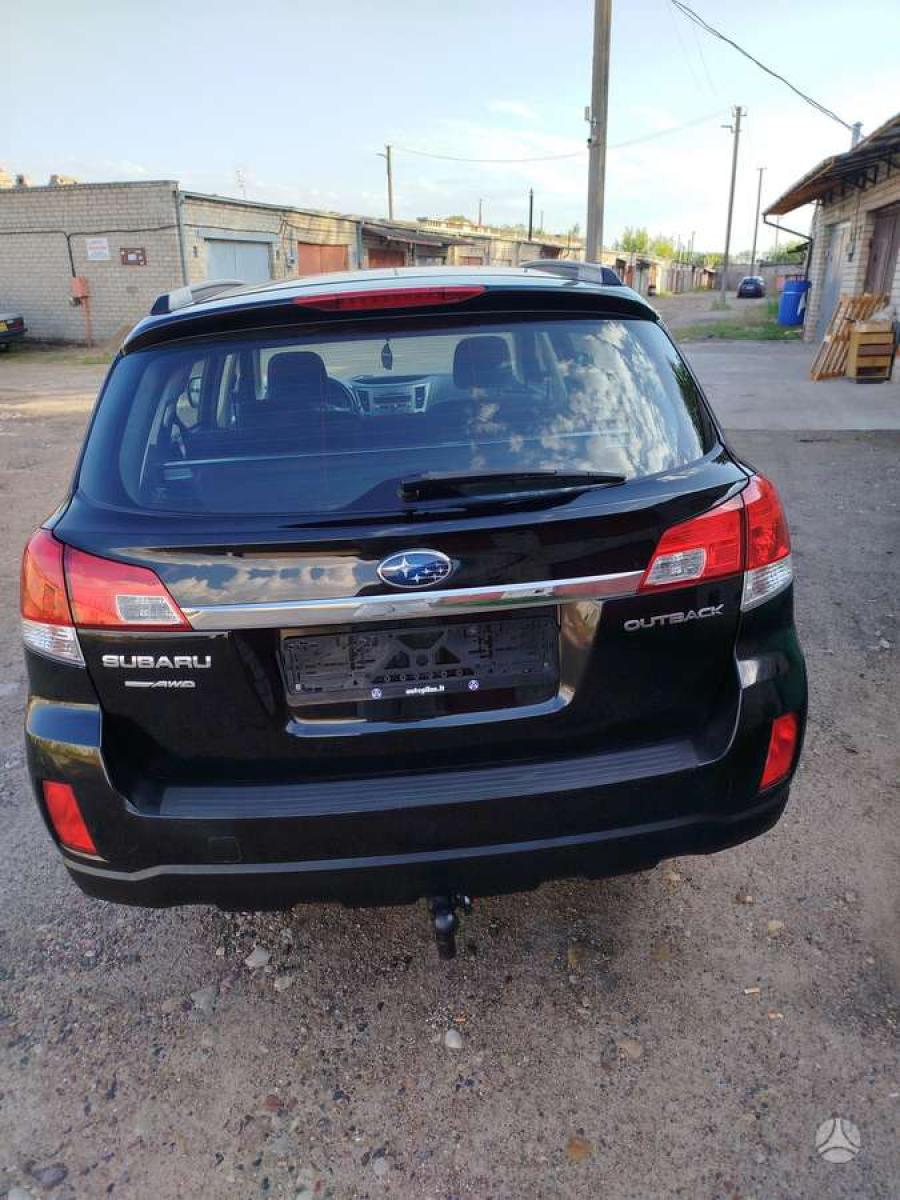 Black Subaru Outback 2011 in Kedainiai, with an engine capacity of 2.46 L and mileage of 262 thousand km for 2300 €, photo 6 on AUTOMOTO.COM.LV