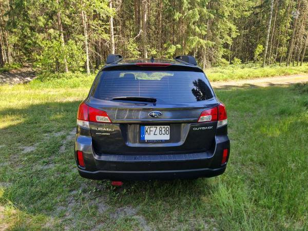 Melns Subaru Outback 2011 Kazlų Rūda, ar dzinēja tilpumu 2.46 L un nobraukumu 330 tūkst. km par 5400 €, foto 4 vietnē AUTOMOTO.COM.LV