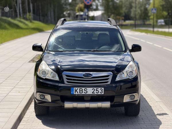 Black Subaru Outback 2011 in Vilnius, with an engine capacity of 2.50 L and mileage of 305 thousand km for 4200 €, photo 4 on AUTOMOTO.COM.LV