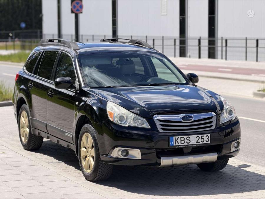 Black Subaru Outback 2011 in Vilnius, with an engine capacity of 2.50 L and mileage of 305 thousand km for 4200 €, photo 7 on AUTOMOTO.COM.LV