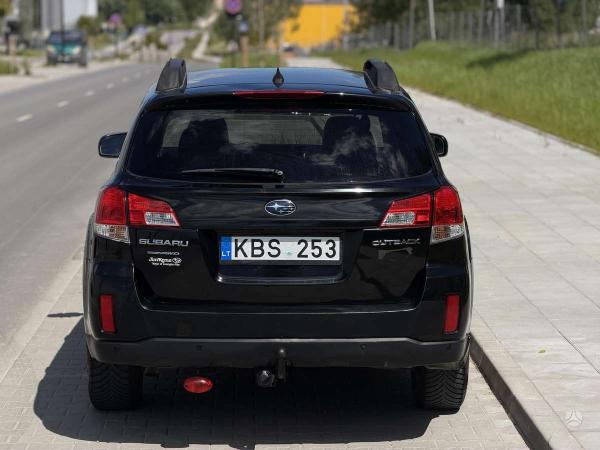 Black Subaru Outback 2011 in Vilnius, with an engine capacity of 2.50 L and mileage of 305 thousand km for 4200 €, photo 10 on AUTOMOTO.COM.LV