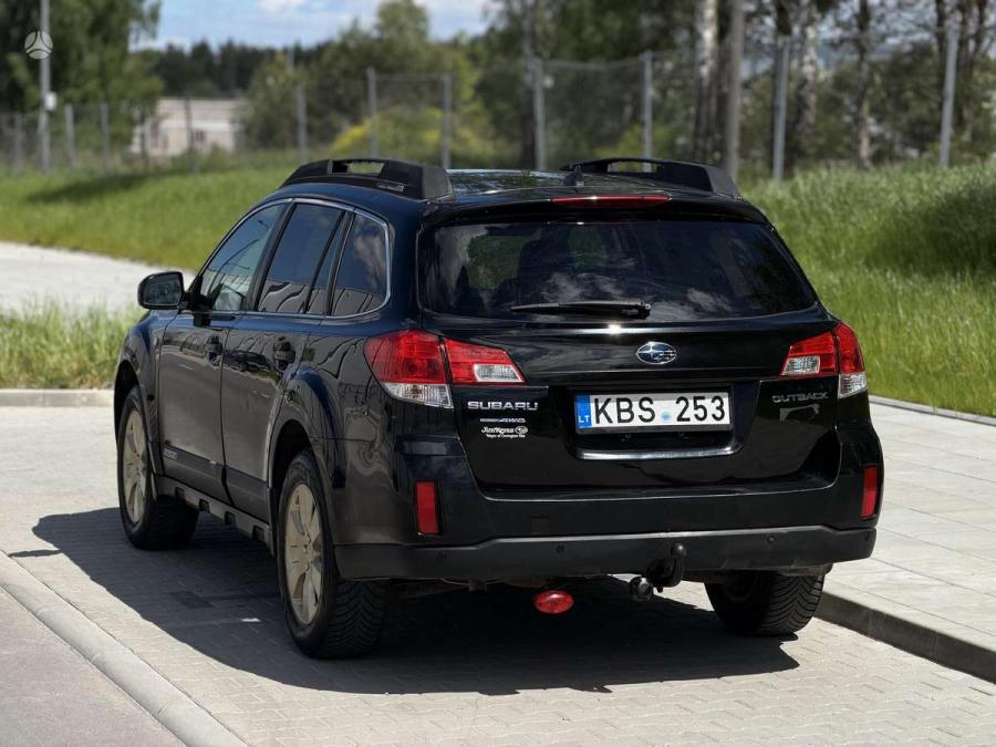 Black Subaru Outback 2011 in Vilnius, with an engine capacity of 2.50 L and mileage of 305 thousand km for 4200 €, photo 12 on AUTOMOTO.COM.LV