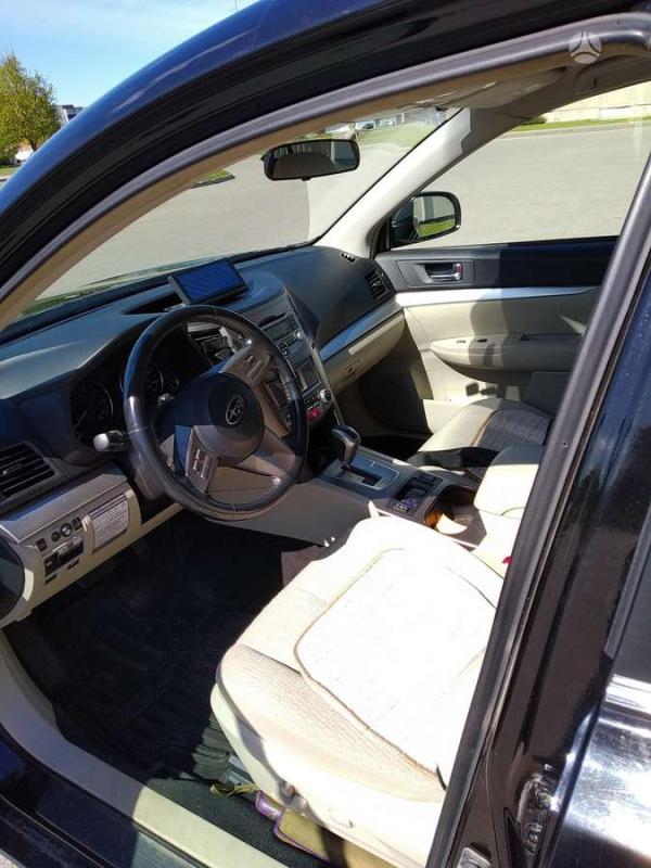Black Subaru Outback 2011 in Ukmerge, with an engine capacity of 2.50 L and mileage of 418 thousand km for 4840 €, photo 8 on AUTOMOTO.COM.LV