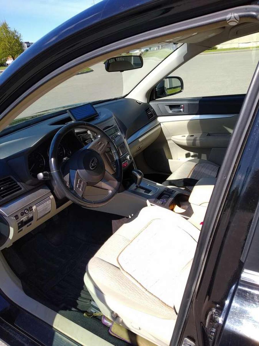 Black Subaru Outback 2011 in Ukmerge, with an engine capacity of 2.50 L and mileage of 418 thousand km for 4840 €, photo 9 on AUTOMOTO.COM.LV