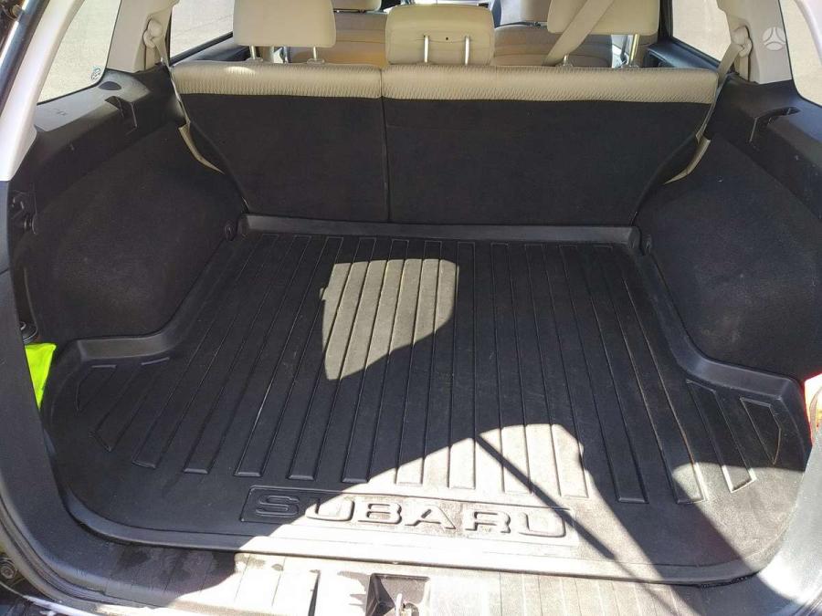 Black Subaru Outback 2011 in Ukmerge, with an engine capacity of 2.50 L and mileage of 418 thousand km for 4840 €, photo 10 on AUTOMOTO.COM.LV