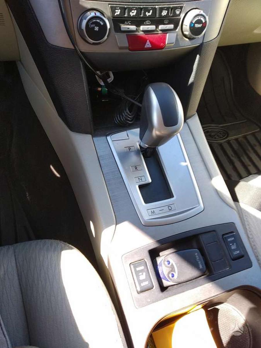 Black Subaru Outback 2011 in Ukmerge, with an engine capacity of 2.50 L and mileage of 418 thousand km for 4840 €, photo 12 on AUTOMOTO.COM.LV