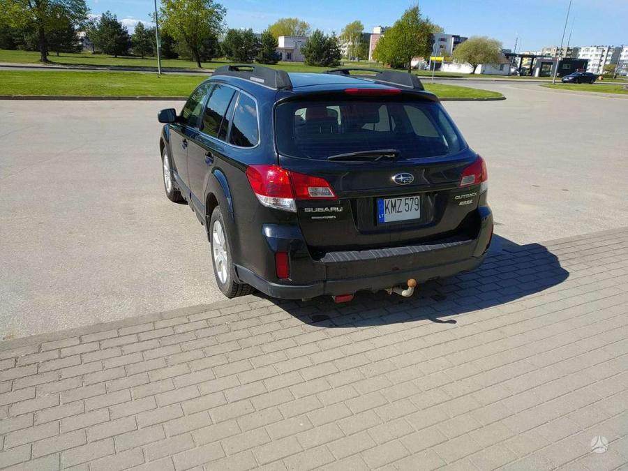 Black Subaru Outback 2011 in Ukmerge, with an engine capacity of 2.50 L and mileage of 418 thousand km for 4840 €, photo 17 on AUTOMOTO.COM.LV