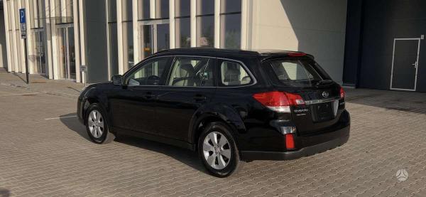 Black Subaru Outback 2011 in Vilnius, with an engine capacity of 2.46 L and mileage of 260 thousand km for 6350 €, photo 4 on AUTOMOTO.COM.LV