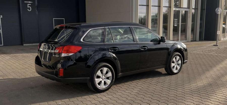 Black Subaru Outback 2011 in Vilnius, with an engine capacity of 2.46 L and mileage of 260 thousand km for 6350 €, photo 6 on AUTOMOTO.COM.LV