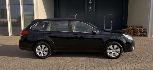Black Subaru Outback 2011 in Vilnius, with an engine capacity of 2.46 L and mileage of 260 thousand km for 6350 €, photo 8 on AUTOMOTO.COM.LV